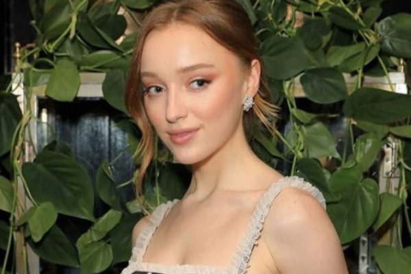 Phoebe Dynevor Biography - Net Worth, Sean Teale, Waterloo Road, Family ...