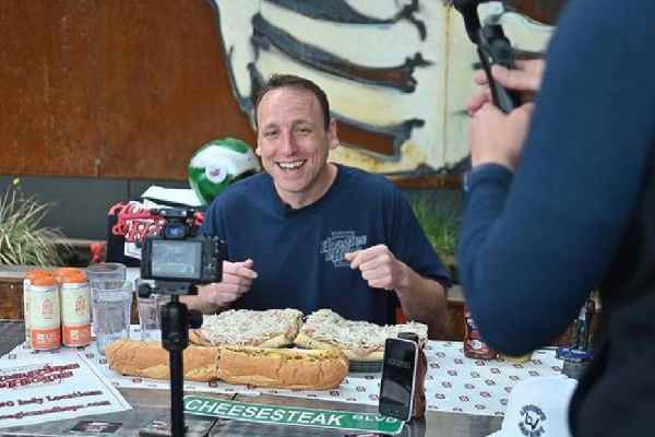 Joey Chestnut Biography - Net Worth, MLE, Career, Hot Dog King, Wife ...