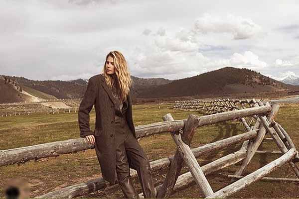 Dree Hemingway Biography - Net Worth, Career, Family, Parents ...