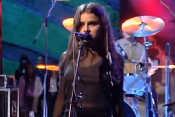 Hope Sandoval Biography - Net Worth, Career, Family, Husband, Kids ...